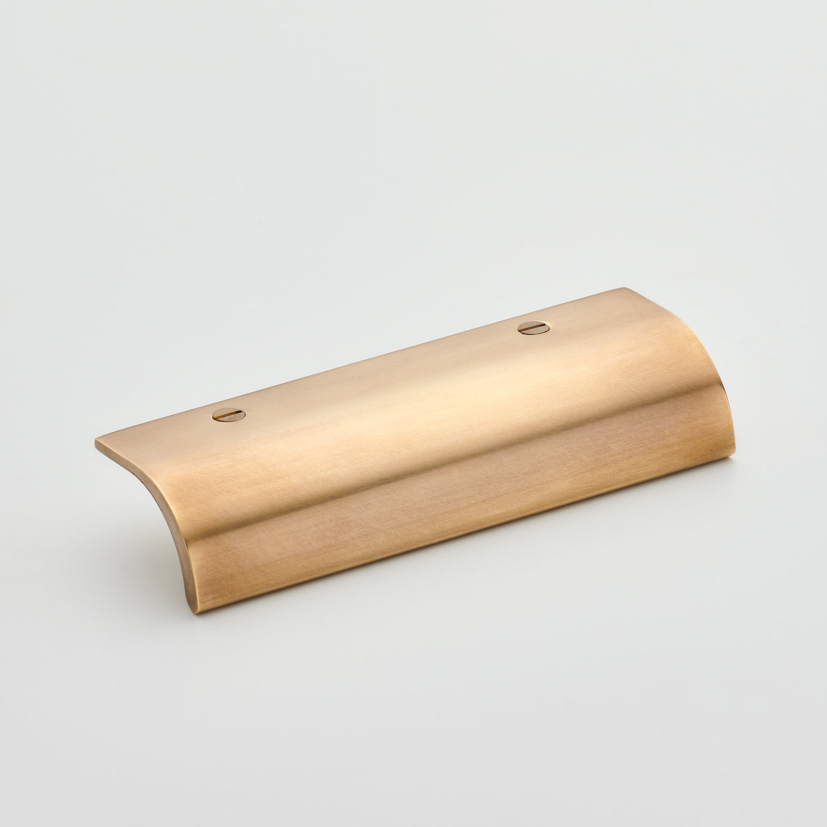 Curved Edge Catch Pull – Henry Blake