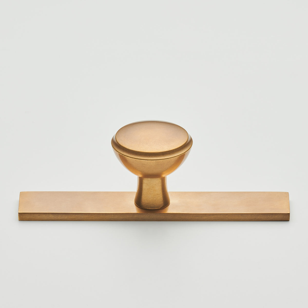 Prestbury Cabinet Knob on a Rectangular Backplate – Henry Blake