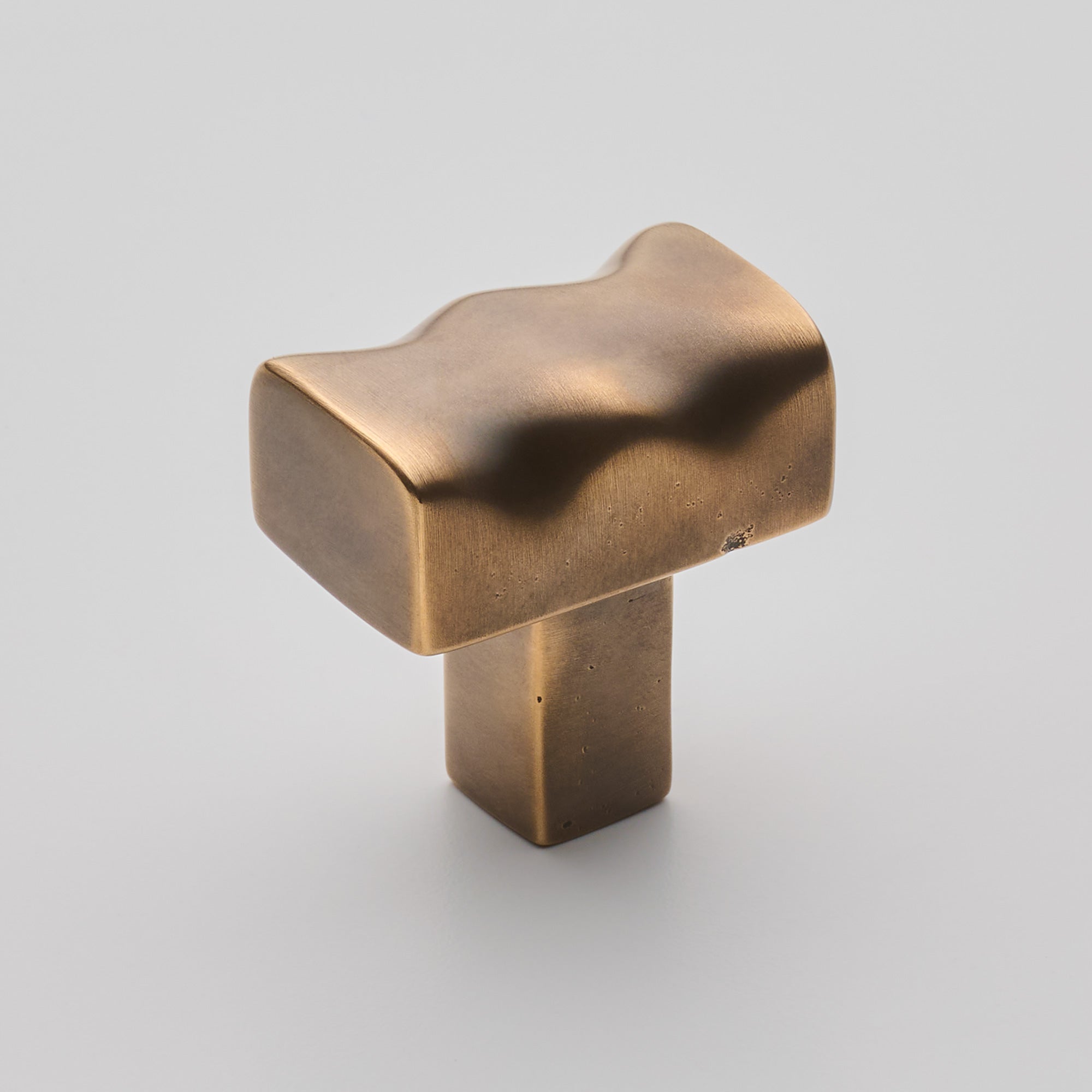 Darwin Bronze Waved Cabinet Knob – Henry Blake