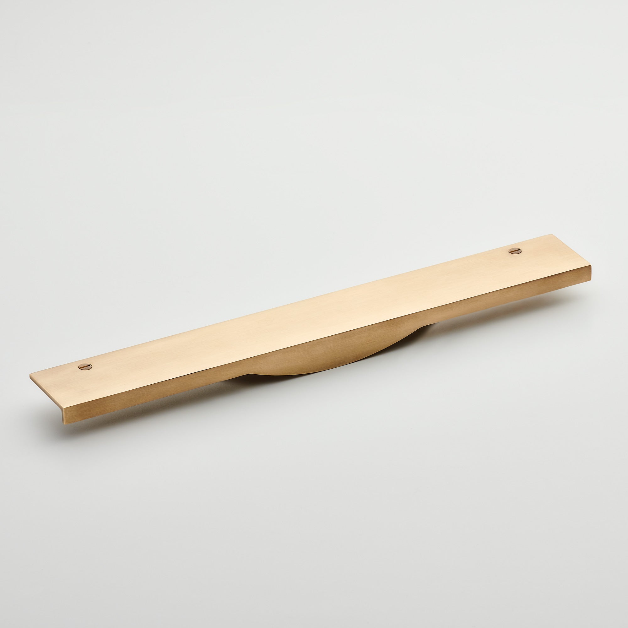 Scalloped Edge Catch Pull – Henry Blake